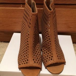 Report | Shoes | Nwt Report Wendie Heels Shoes Sandals | Poshmark